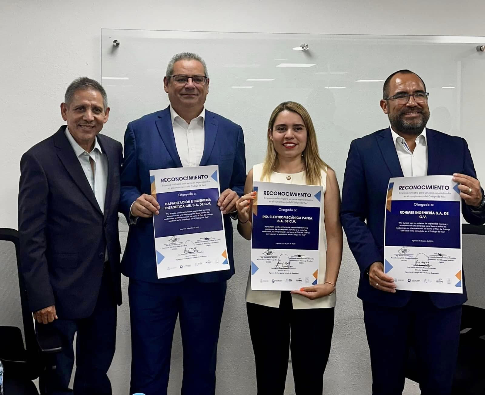 ACOEQ entrega reconocimiento a PaFra